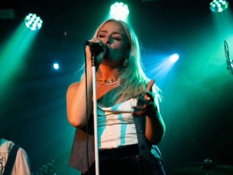 transgender crossdressing holiday